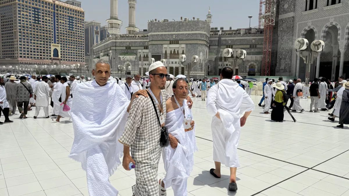 Pilgrims Conclude Hajj with Stoning of the Devil and Circling the Kaaba ...